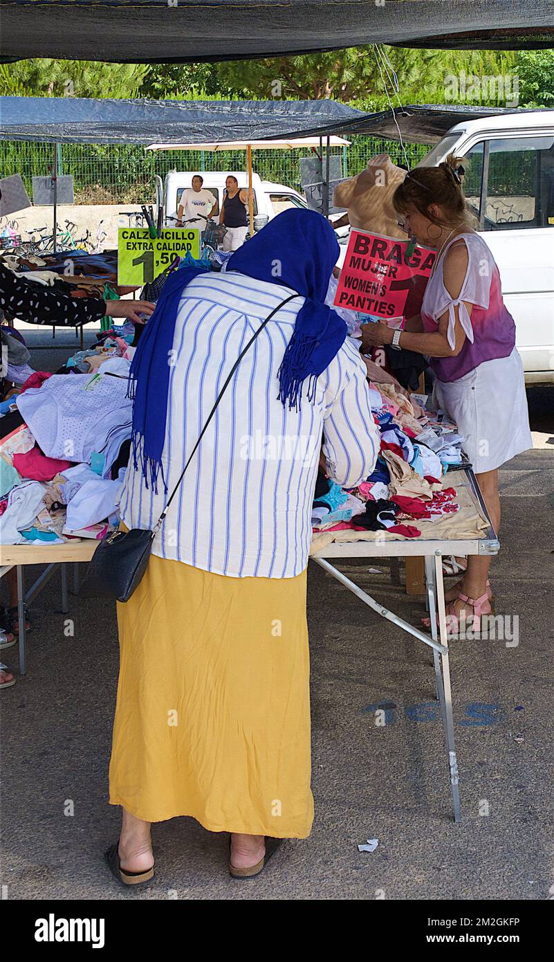 Femme niqab maroc hi-res stock photography and images - Alamy