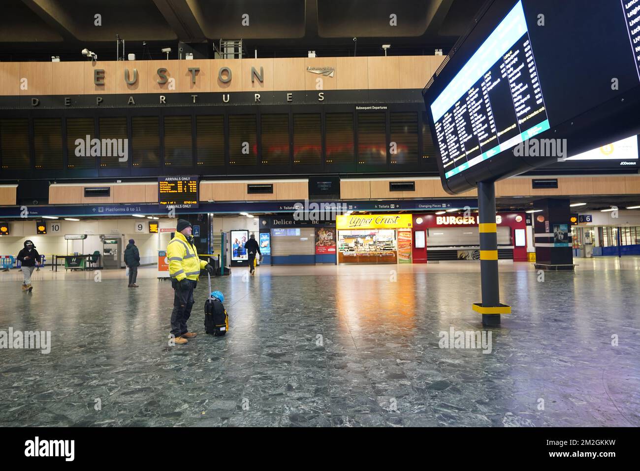 Euston station departures board hi-res stock photography and images - Alamy