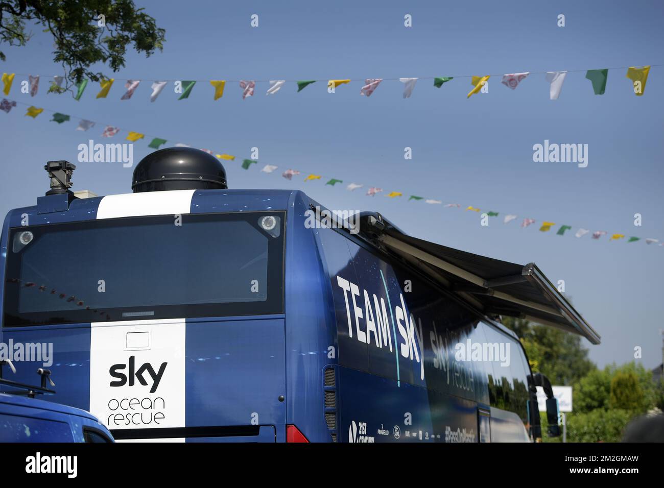 Team sky bus tour hi-res stock photography and images - Alamy