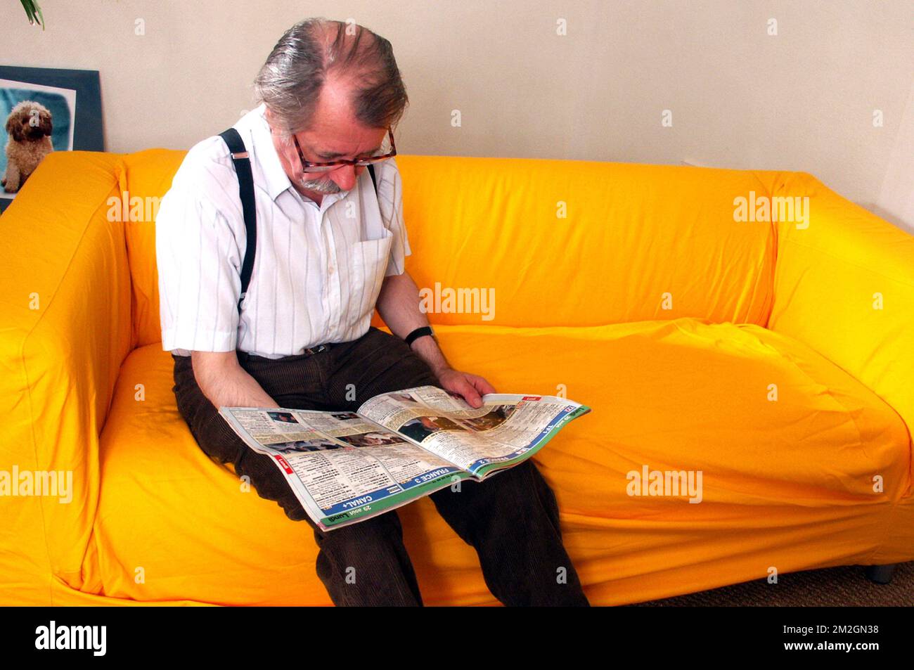 Homme lecture livre hi-res stock photography and images - Alamy