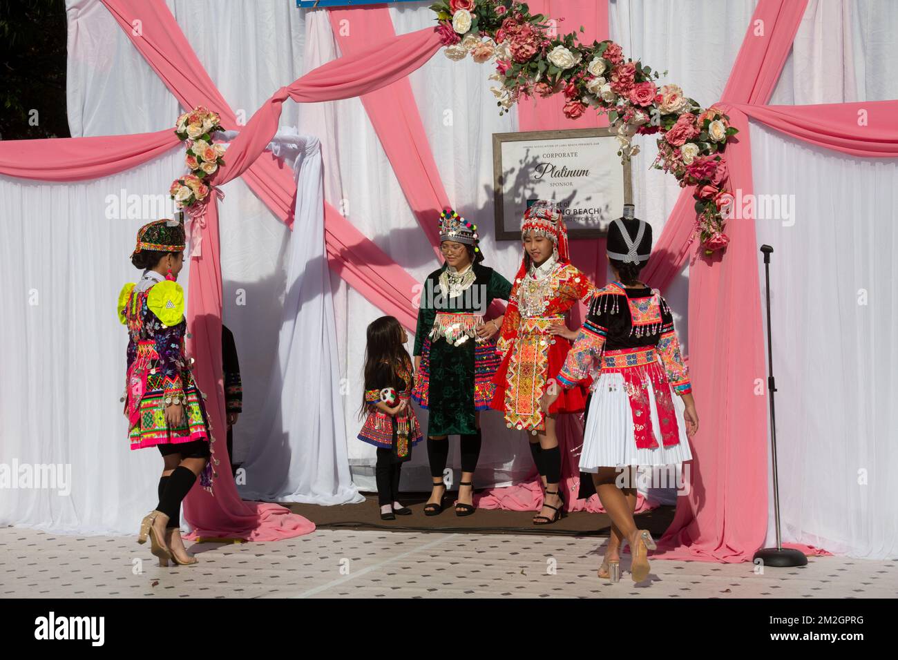 Hmong american fashion hi-res stock photography and images - Alamy