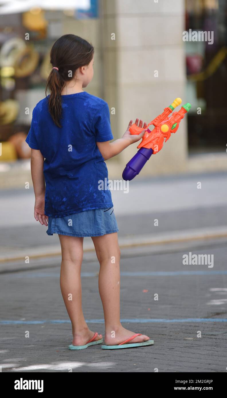 Child with water gun | Enfant avec pistolet à eau 10/07/2018 Stock ...