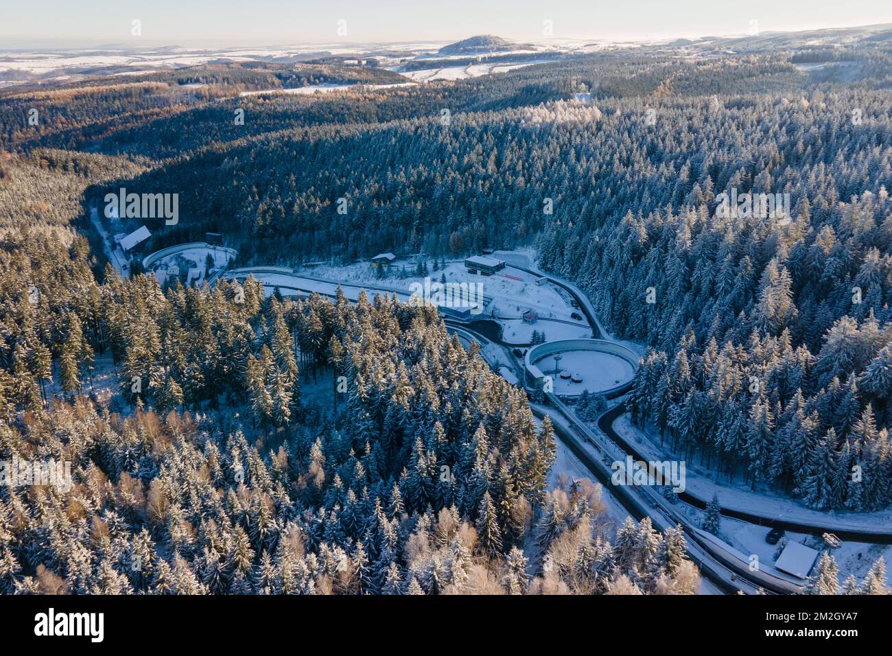 Altenberg, Germany. 13th Dec, 2022. Covered with snow is the racing ...