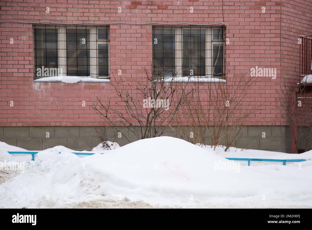 Icy brick road hi-res stock photography and images - Alamy
