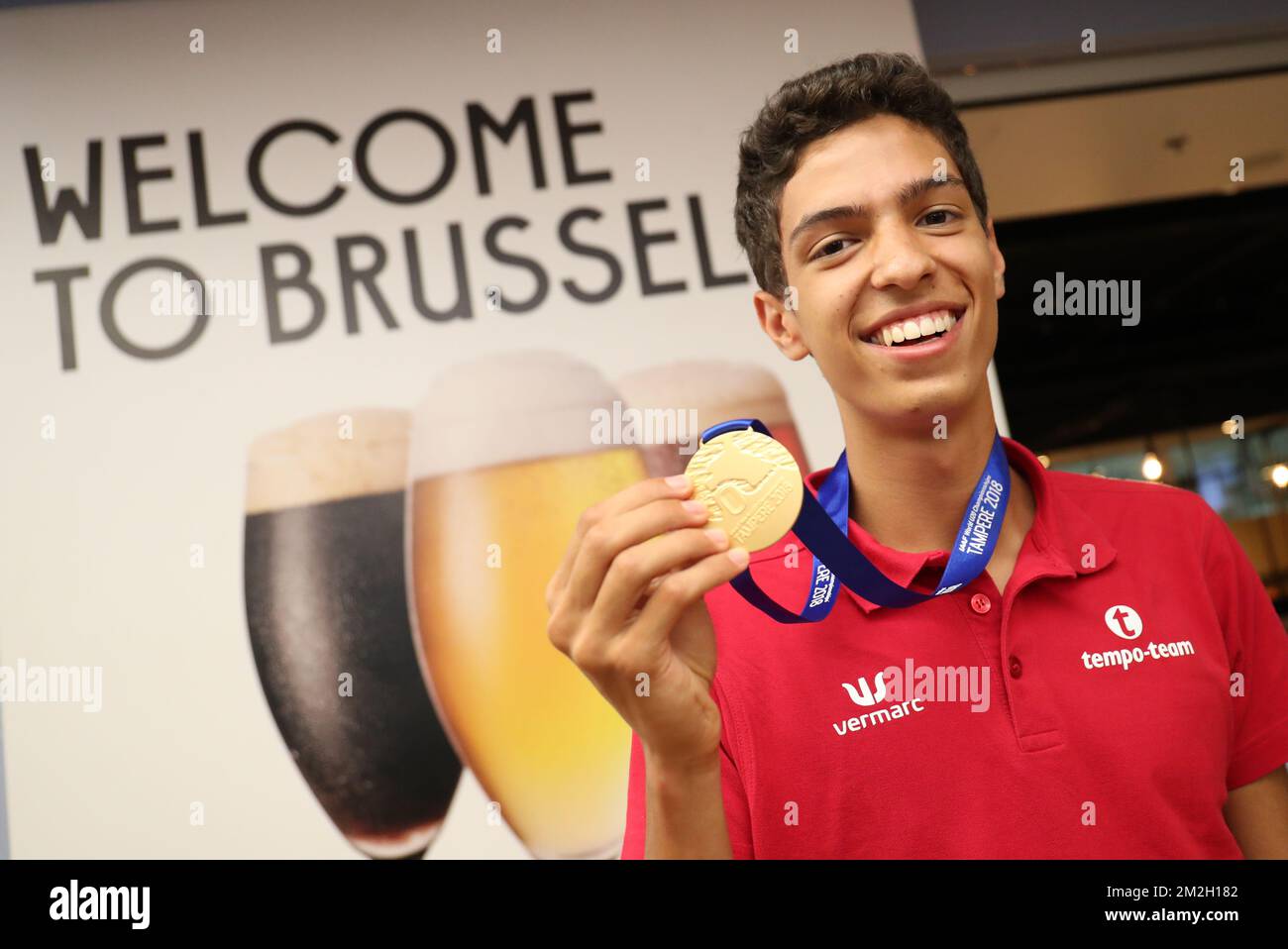 Belgian Jonathan Sacoor celebrates with his gold medal at the return in ...