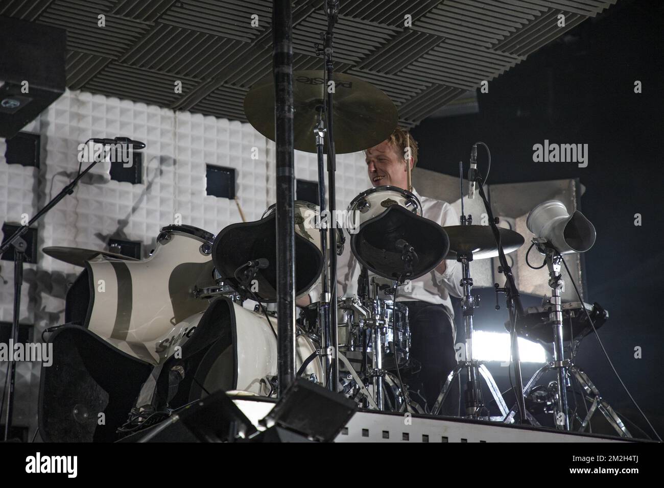 Electronic rock hi-res stock photography and images - Alamy