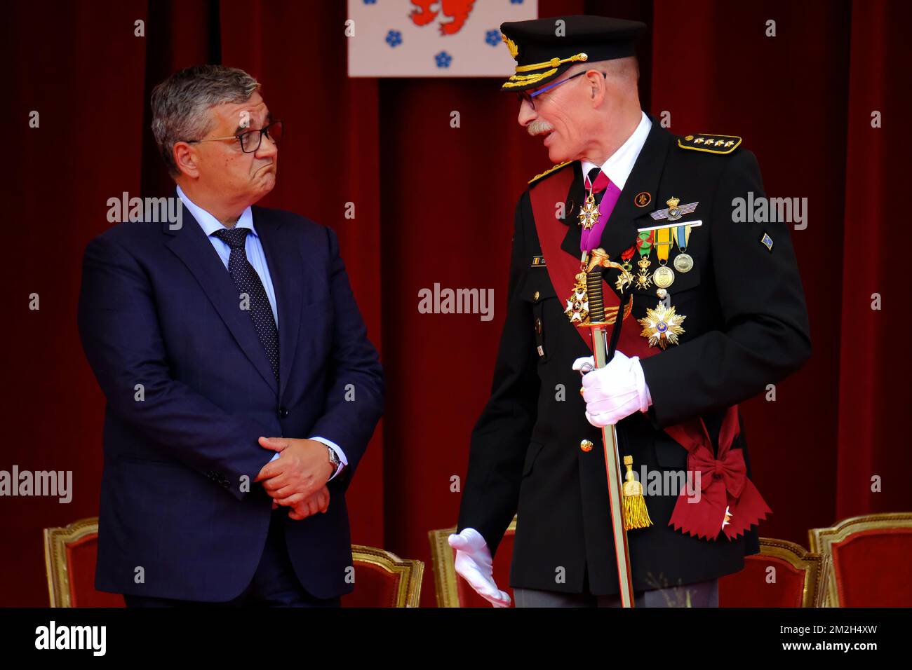 Minister of Defence and Public Service Steven Vandeput and Chief of ...
