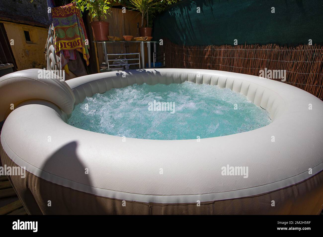 Inflatable jacuzzi | Jacuzzi gonflable 23/07/2018 Stock Photo - Alamy