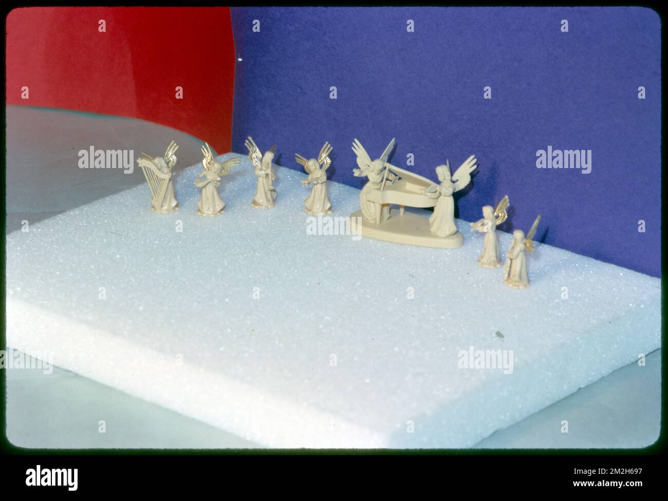 Angel figurines hi-res stock photography and images - Alamy