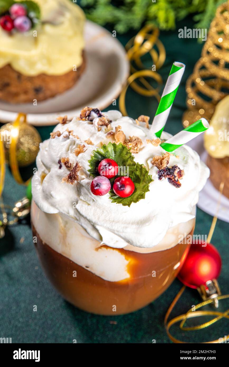 Cream anglaise hi-res stock photography and images - Alamy