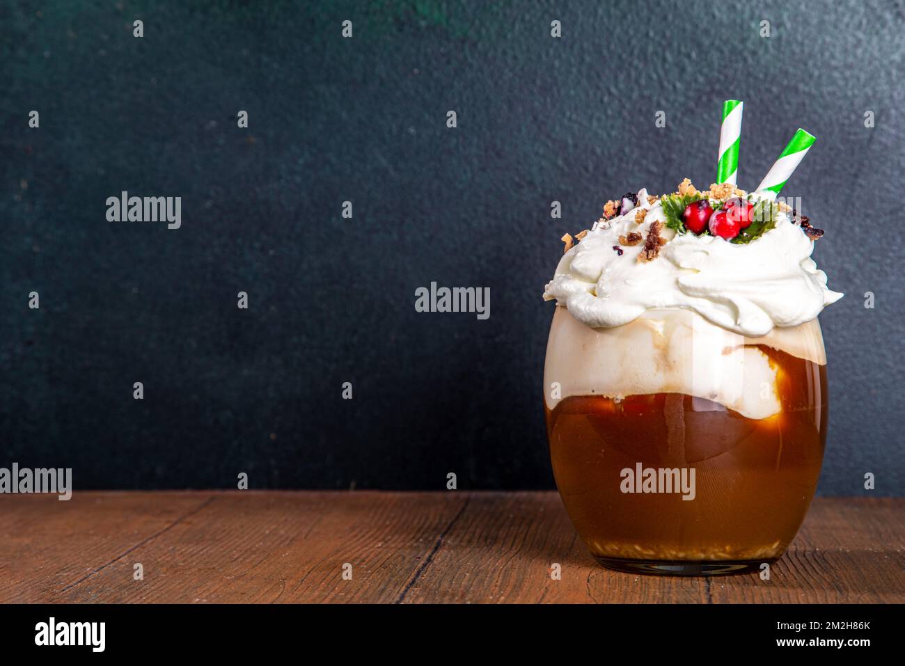 Cream anglaise hi-res stock photography and images - Alamy