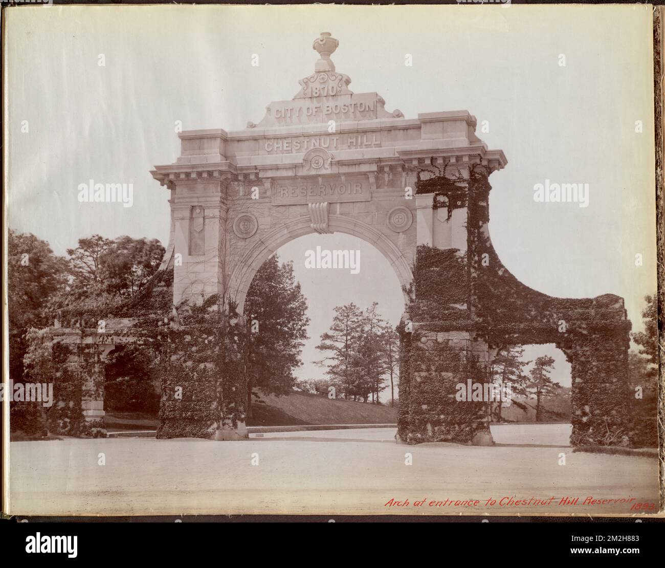 Distribution Department, arch at entrance to Chestnut Hill Reservoir ...