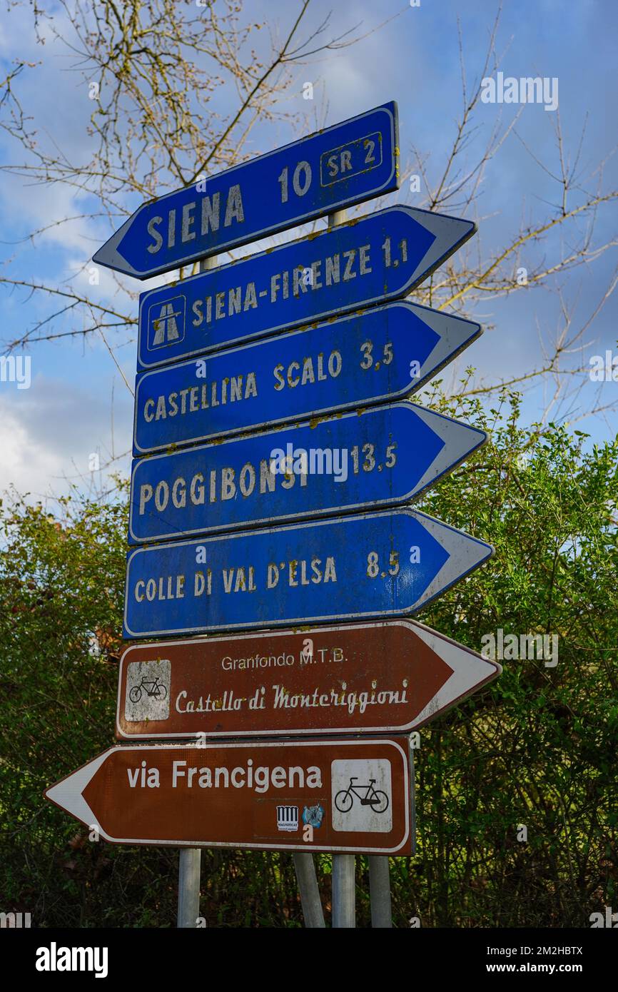 Tuscany road signs hi-res stock photography and images - Alamy
