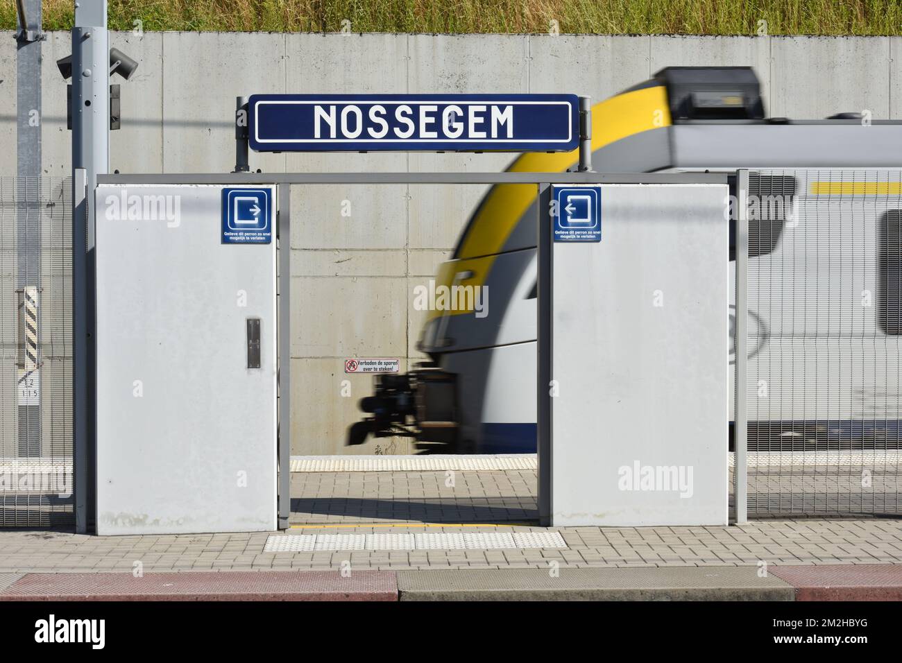 Train train chemin de fer vitesse hi-res stock photography and images ...
