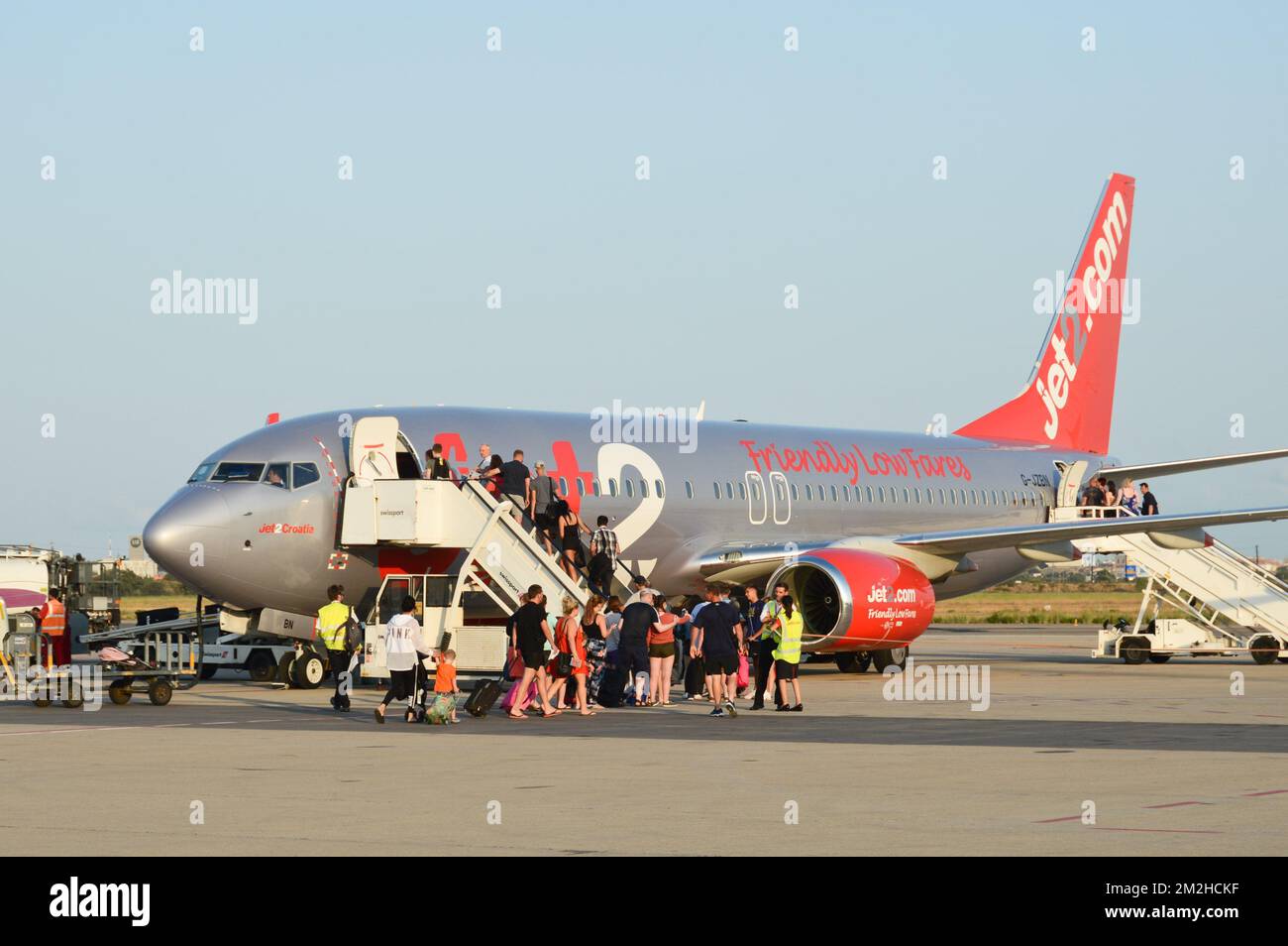 Passagers jet2 hi-res stock photography and images - Alamy