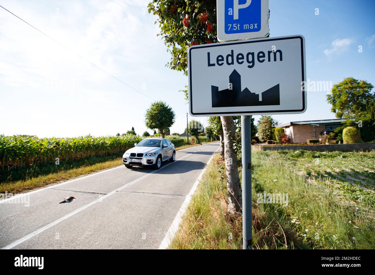 Illustration shows the name of the Ledegem municipality on a road sign ...