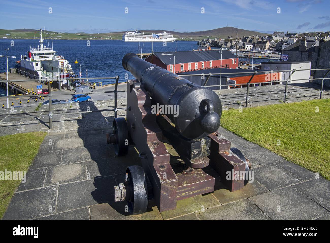 17th century cannon ship hi-res stock photography and images - Alamy
