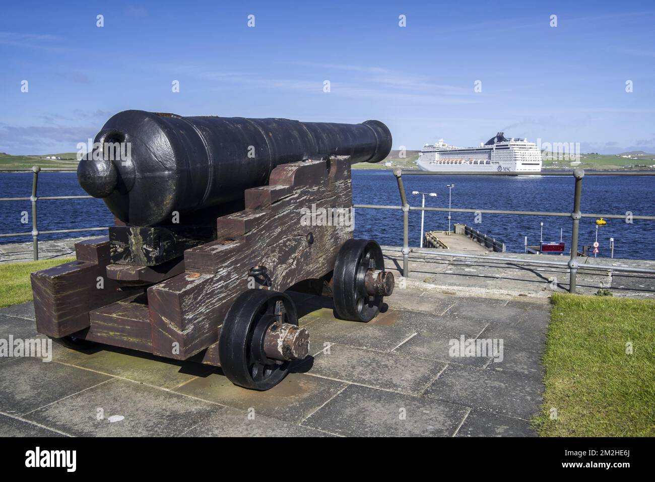 17th century cannon ship hi-res stock photography and images - Alamy