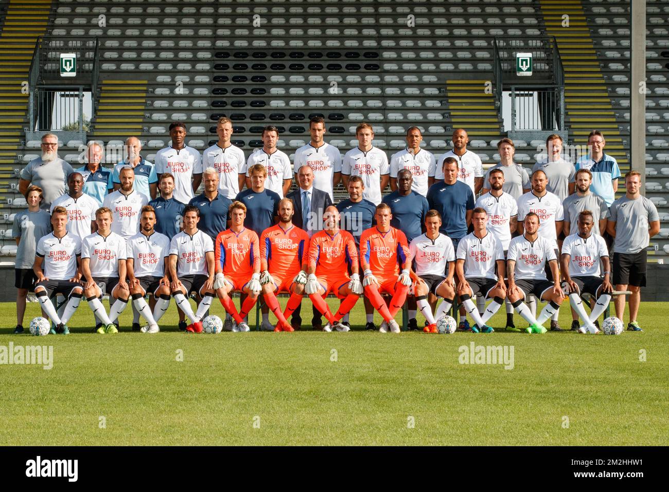 (top row L-R) Christof Lenoir (verzorger), Joseph Lamote (materiaalman ...