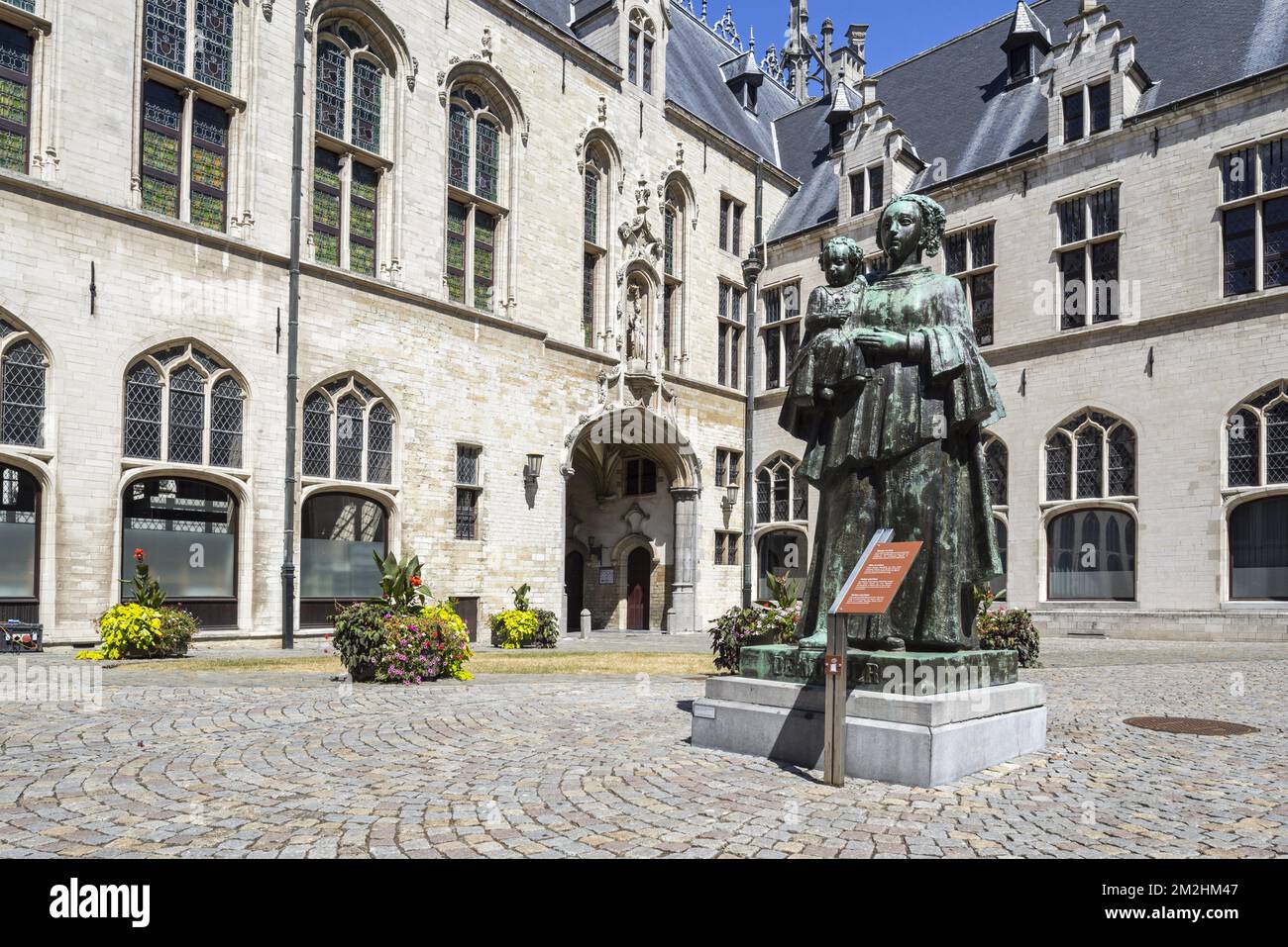 Statue De Moeder / The Mother by sculptor Ernest Wynants in the ...