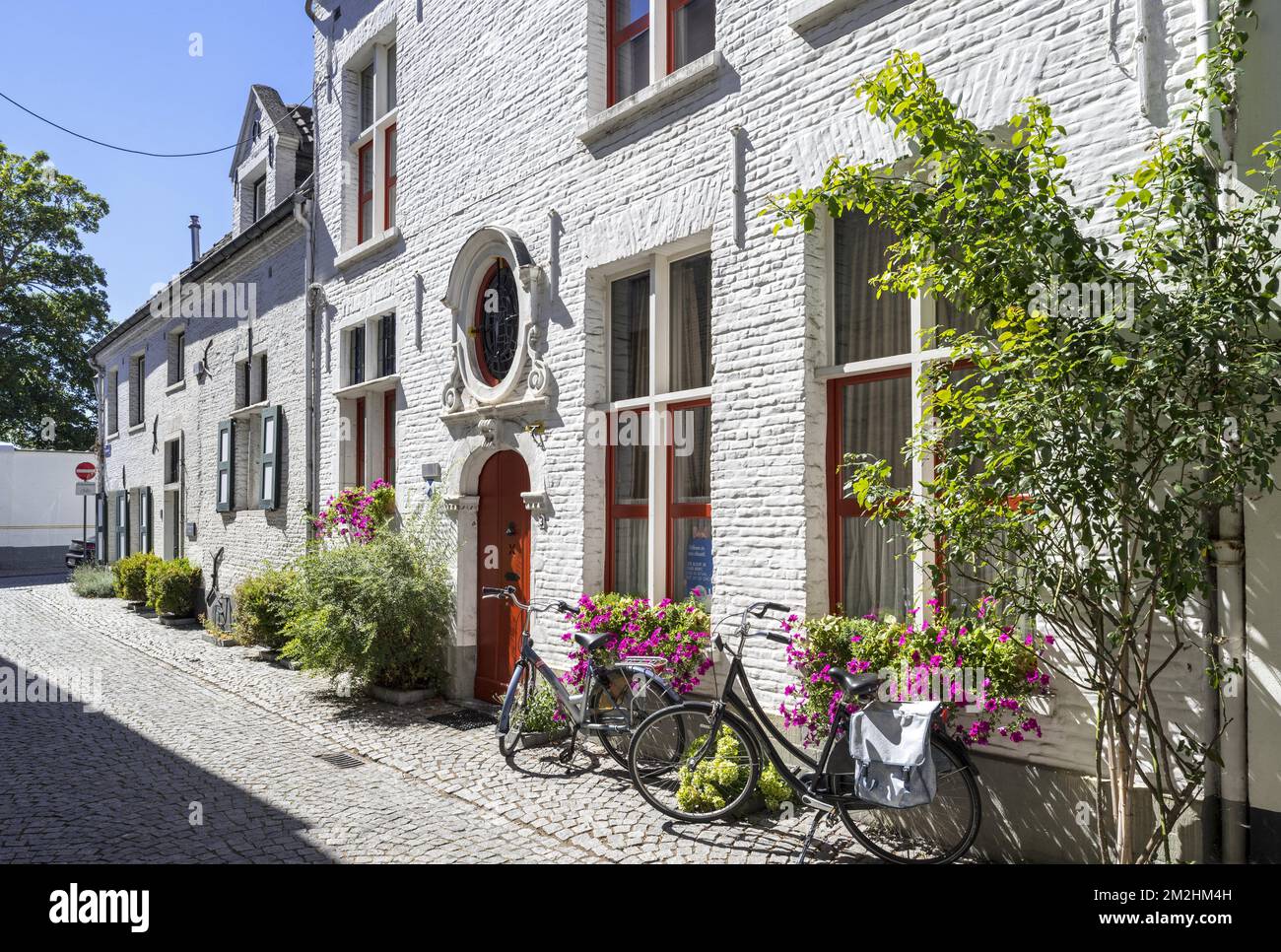 Traditional 17th century beguine's house in the Large Beguinage / Groot ...