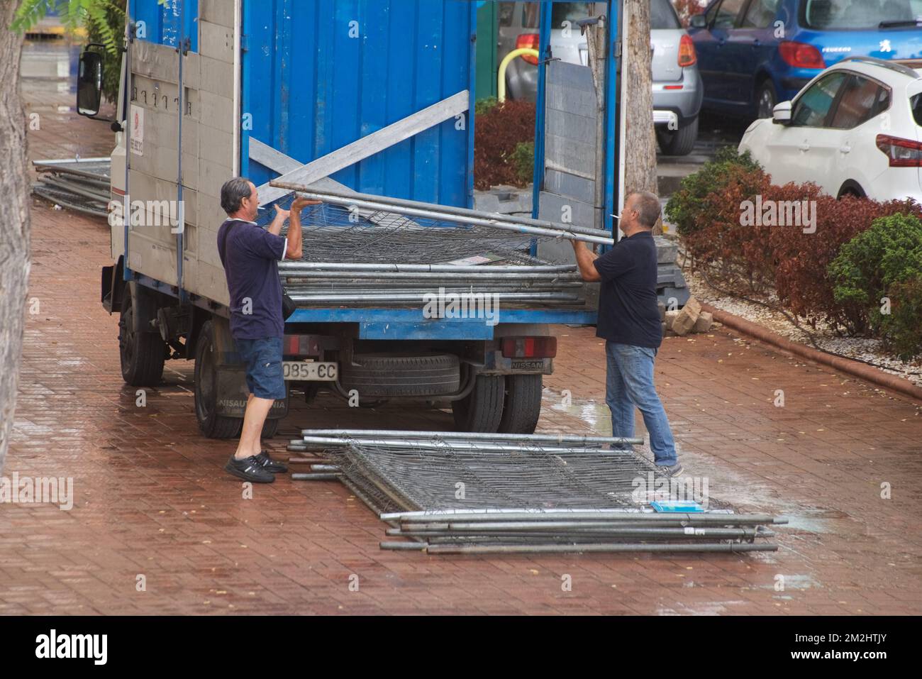 Unloading barriers | Transport déchargement de barrières 10/08/2018 ...