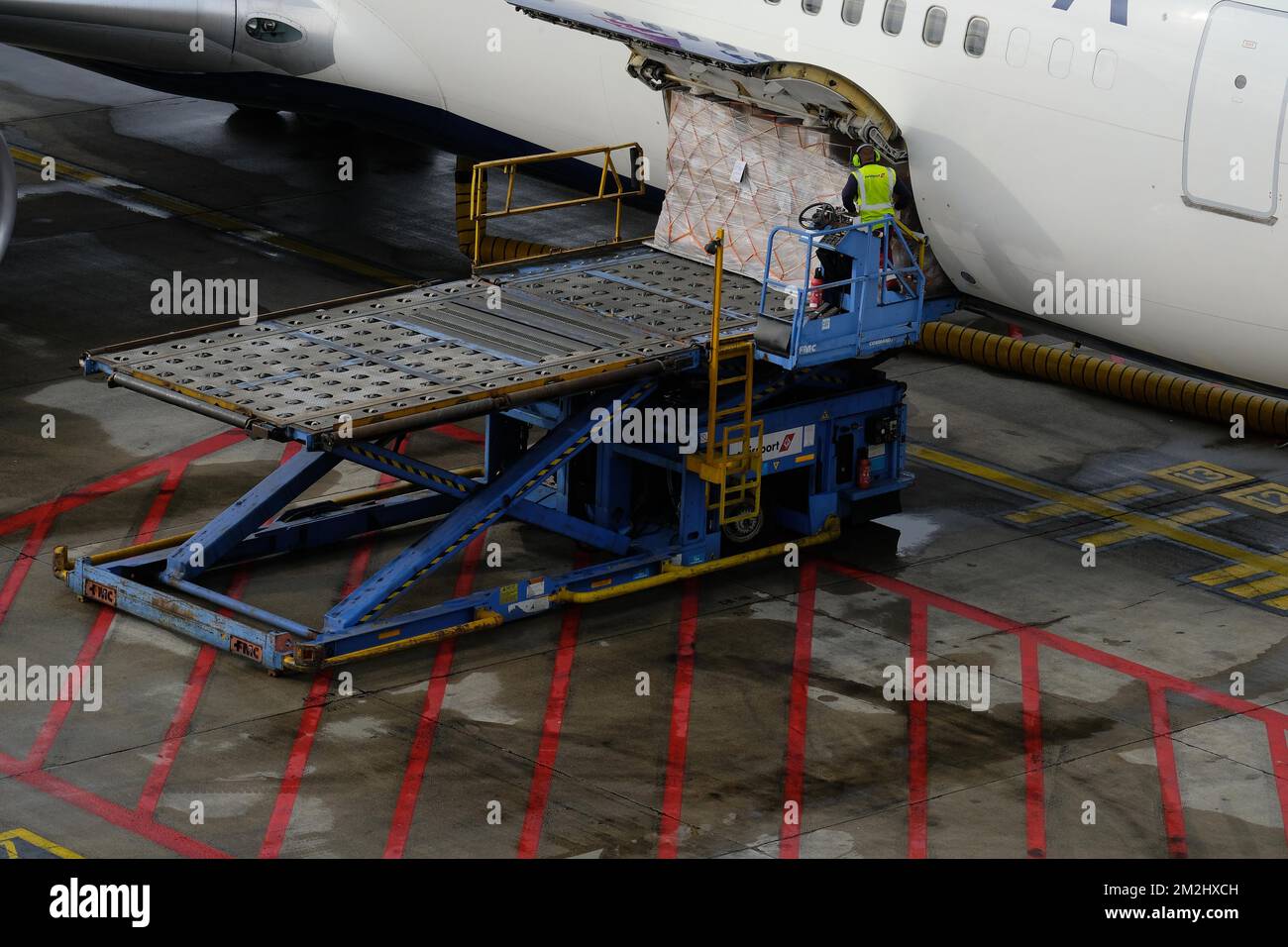 Airplane loading personnel pictured at Brussels airport in Zaventem ...