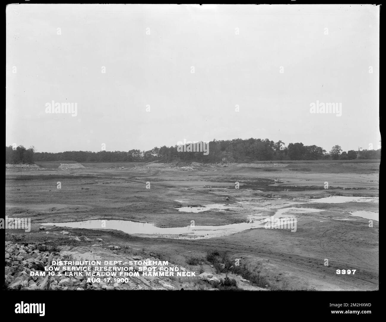 Dam neck Black and White Stock Photos & Images - Alamy