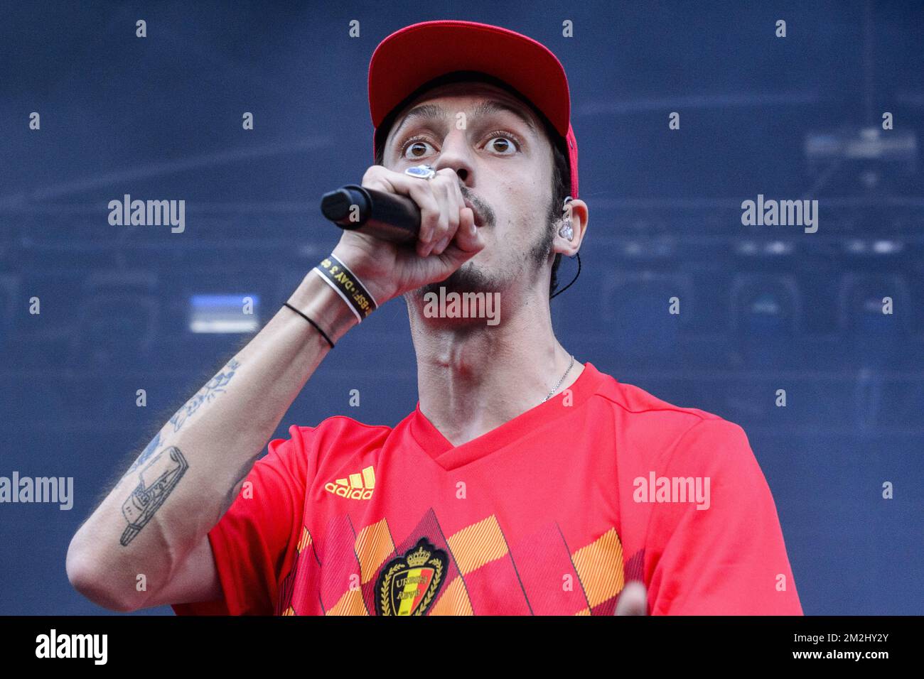 Romeo Elvis performs live at the BSF | Le rappeur belge Romeo Elvis en ...