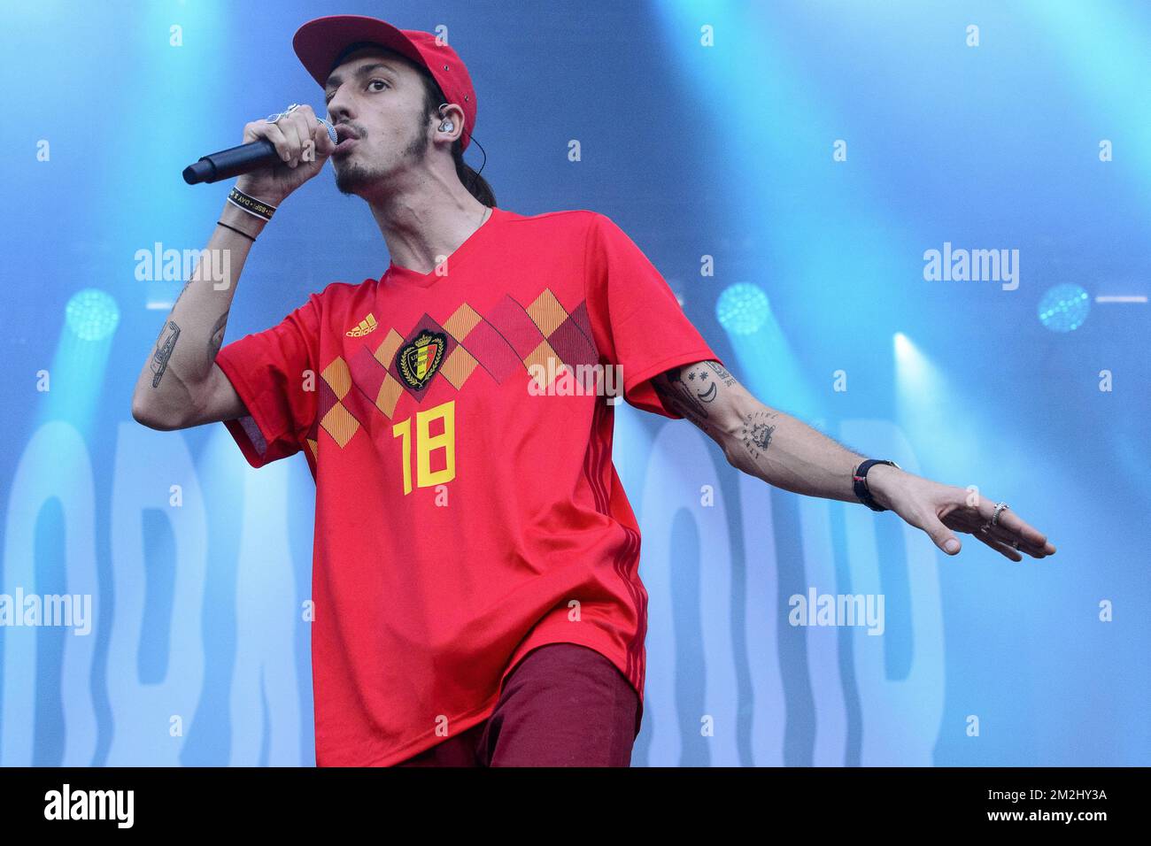 Romeo Elvis performs live at the BSF | Le rappeur belge Romeo Elvis en ...