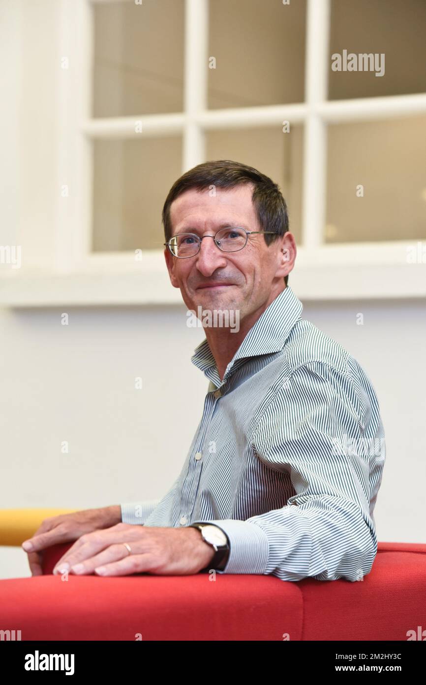 Economiste hi-res stock photography and images - Alamy