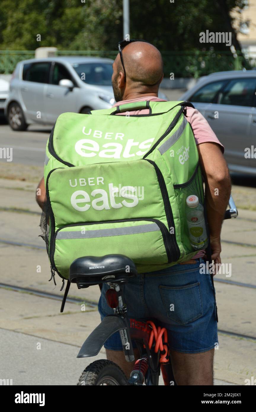 Meal Delivery | Livraison de repas 16/08/2018 Stock Photo - Alamy