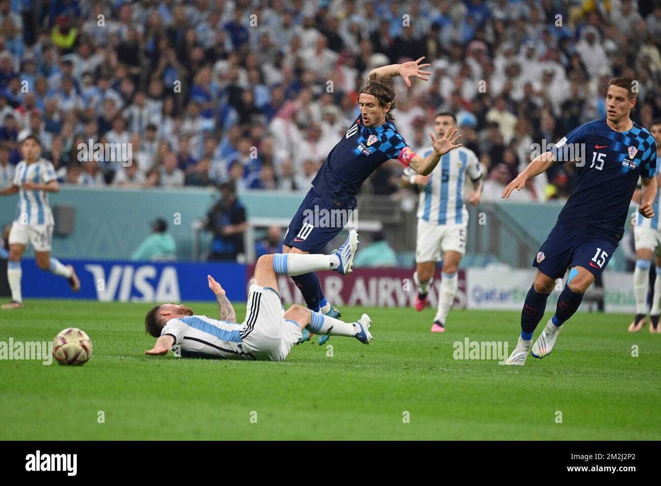 Luka MODRIC (CRO), action, duels versus MAC ALLISTER Alexis (ARG), Re ...