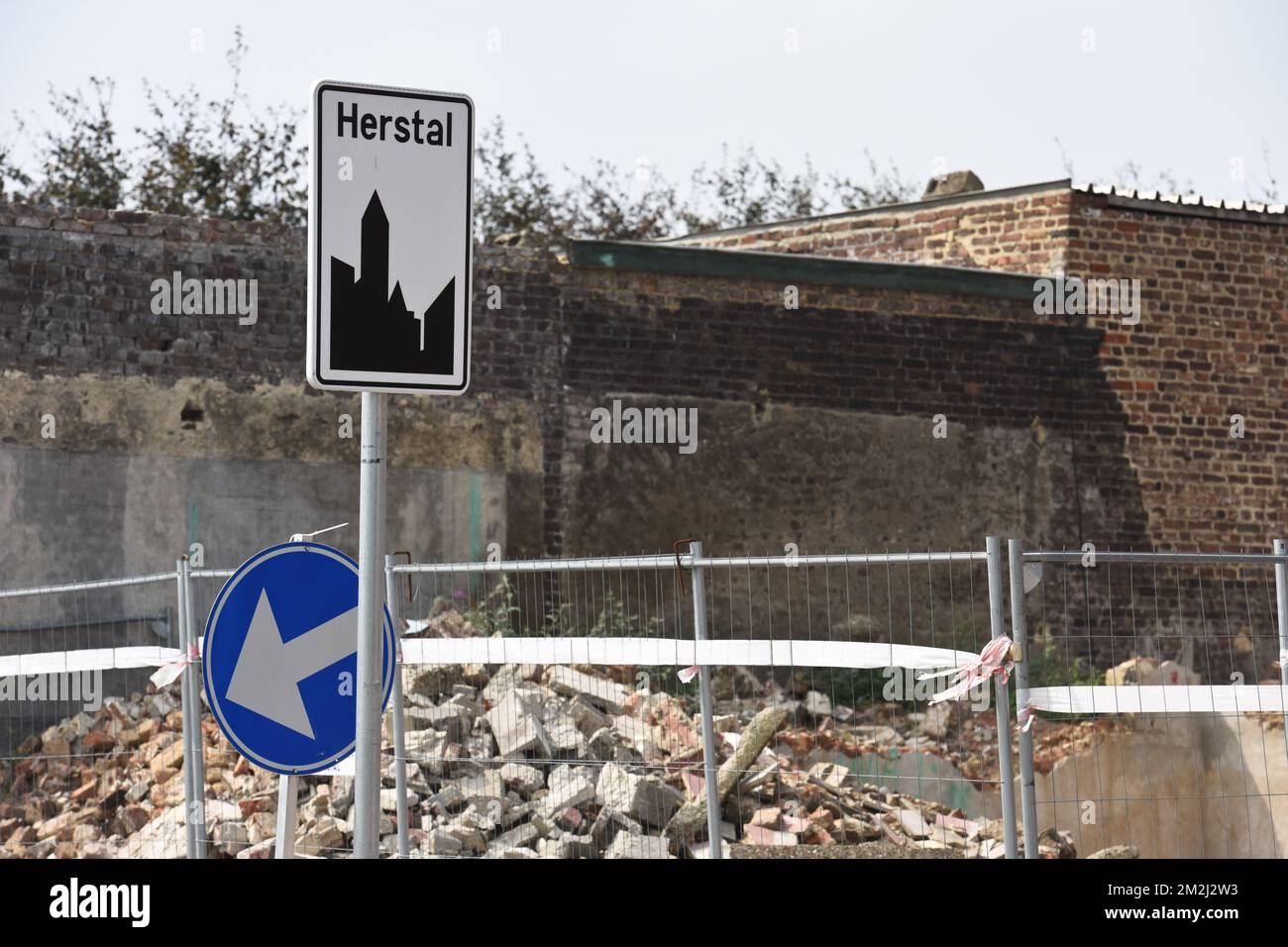 Illustration shows the name of the Herstal municipality on a road sign ...
