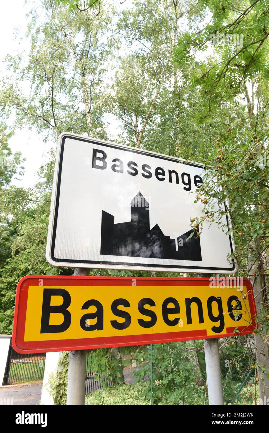 Illustration shows the name of the Bassenge municipality on a road sign ...