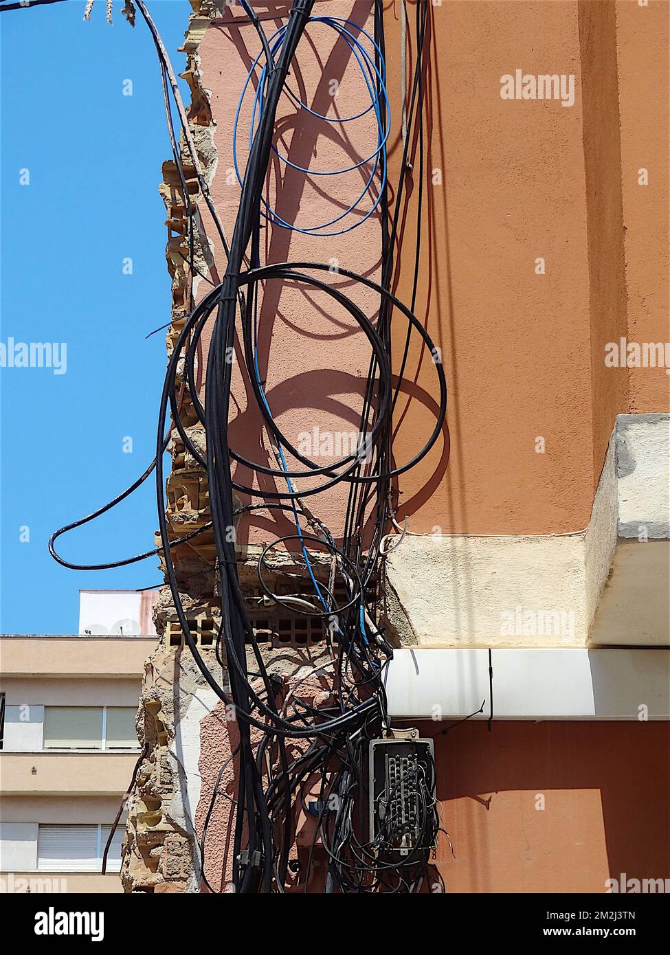 High voltage Pylon | Pylône haute tension 06/08/2018 Stock Photo - Alamy