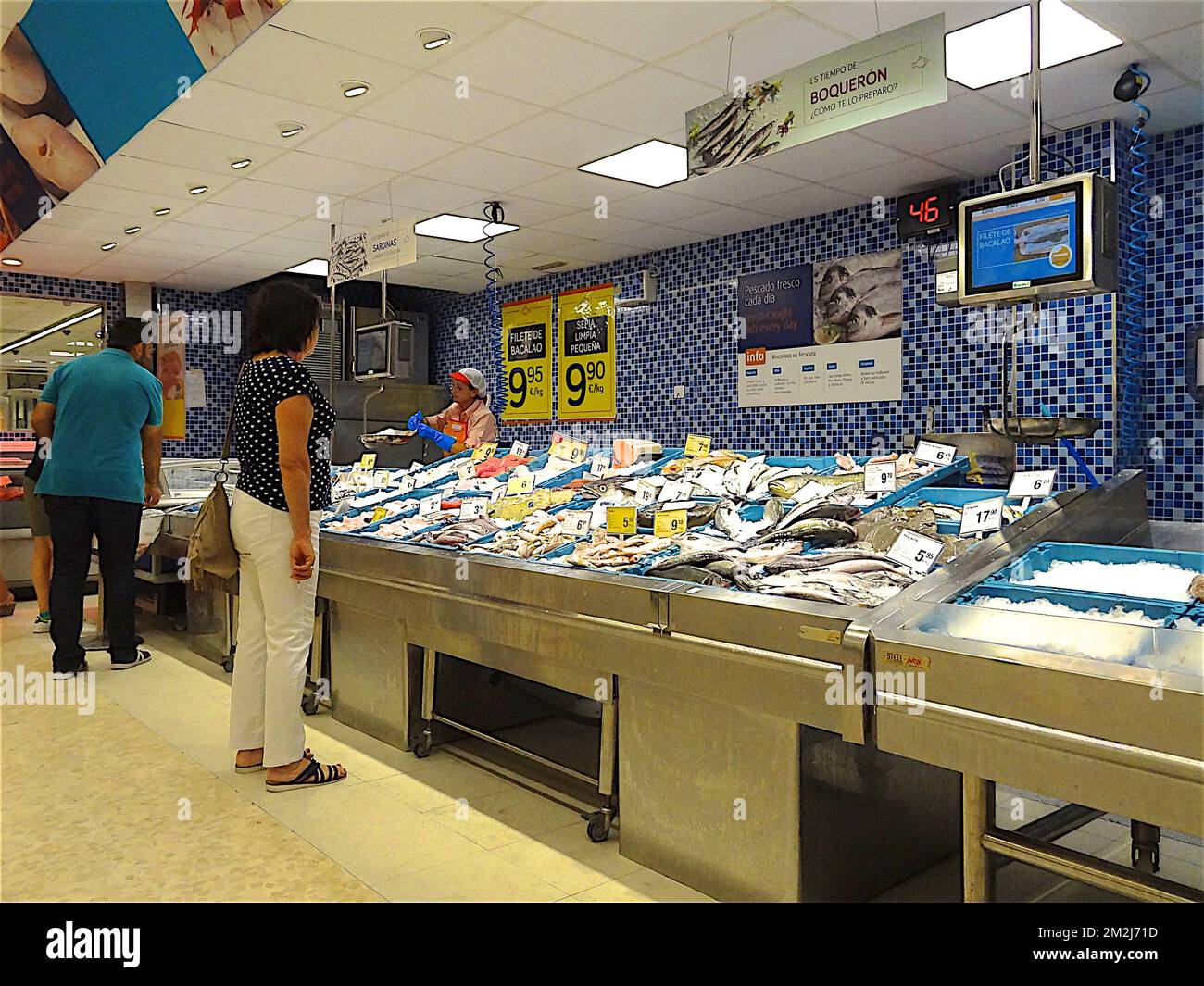 Poisson poissonnerie poissonnerie hi-res stock photography and images ...