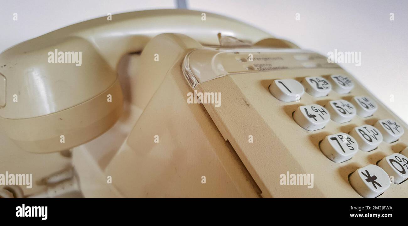 Old key phone | Vieux téléphone à touches 30/08/2018 Stock Photo - Alamy