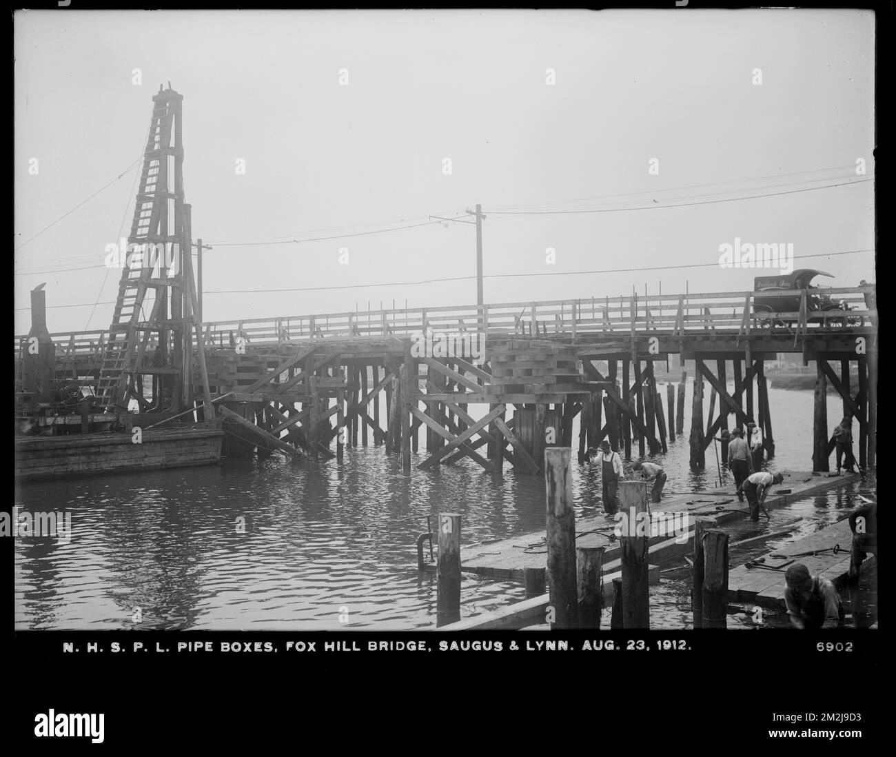 Lines of boxes hi-res stock photography and images - Alamy