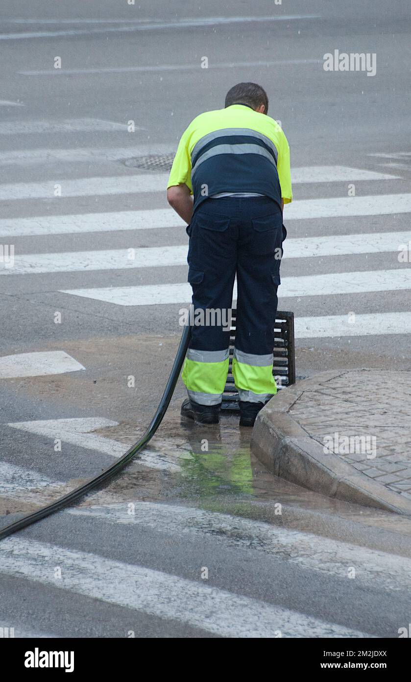 Eau des ouvriers hi-res stock photography and images - Alamy