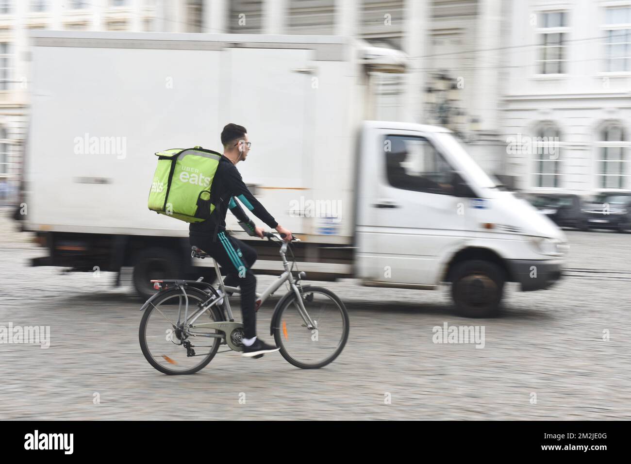 Travail work livraison hi-res stock photography and images - Alamy