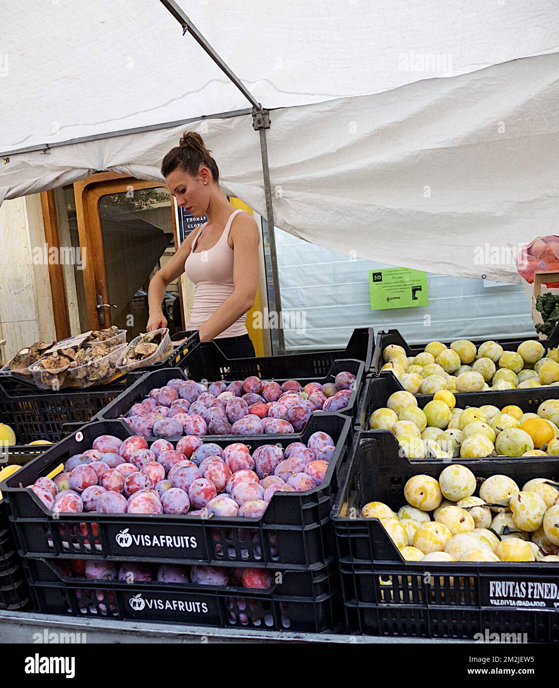 Marche aux fruits et legumes hi-res stock photography and images - Alamy