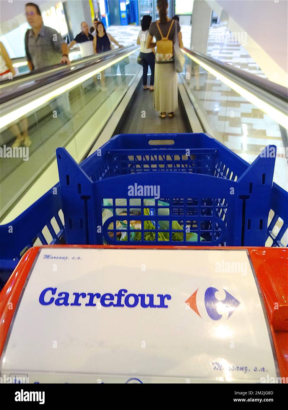 Caddie carrefour hi-res stock photography and images - Alamy