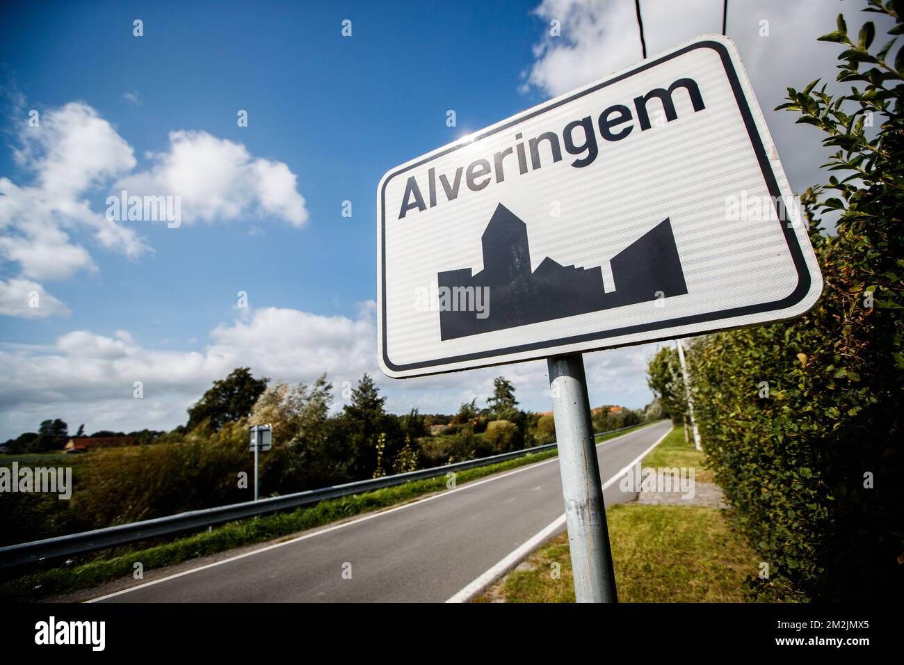 Illustration shows the name of the Alveringem municipality on a road ...