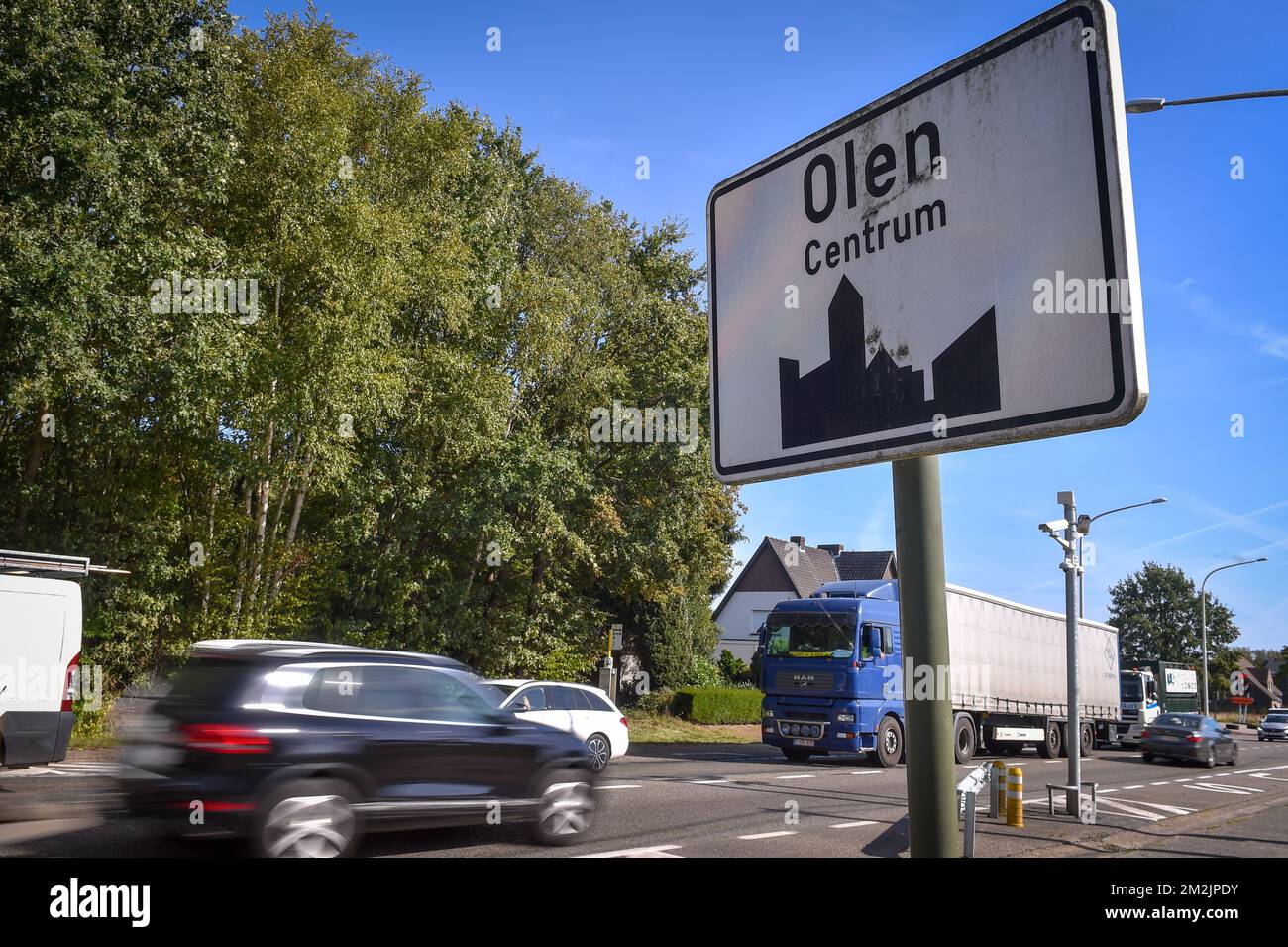 Illustration shows the name of the Olen municipality on a road sign ...