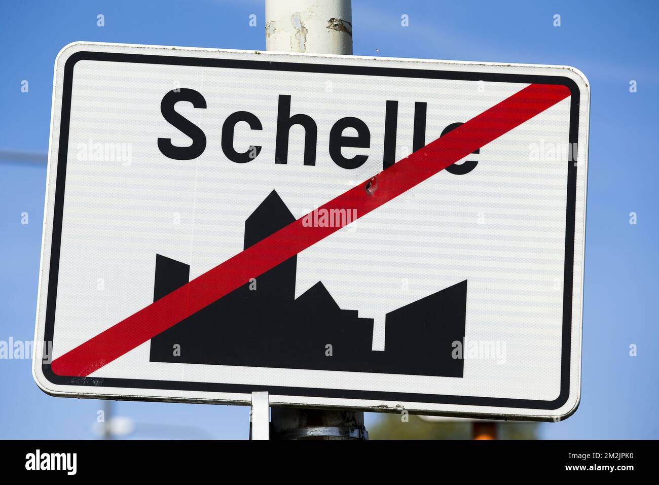 Illustration shows the name of the Schelle municipality on a road sign ...