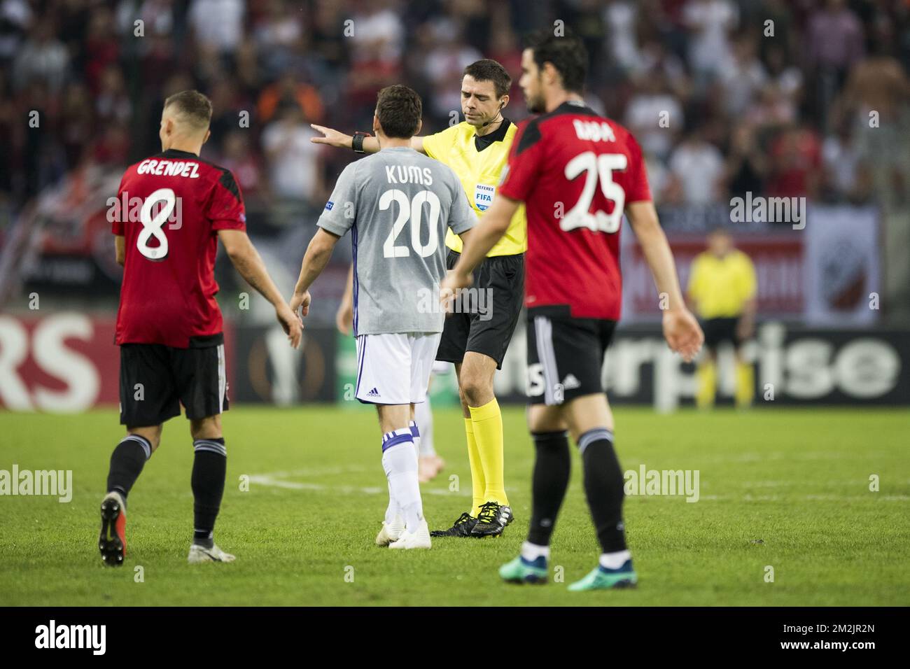 Kevin clancy referee hi-res stock photography and images - Alamy