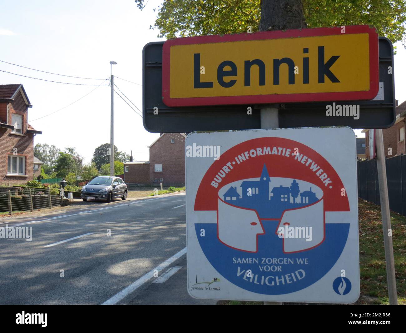 Illustration shows the name of the Lennik municipality on a road sign ...
