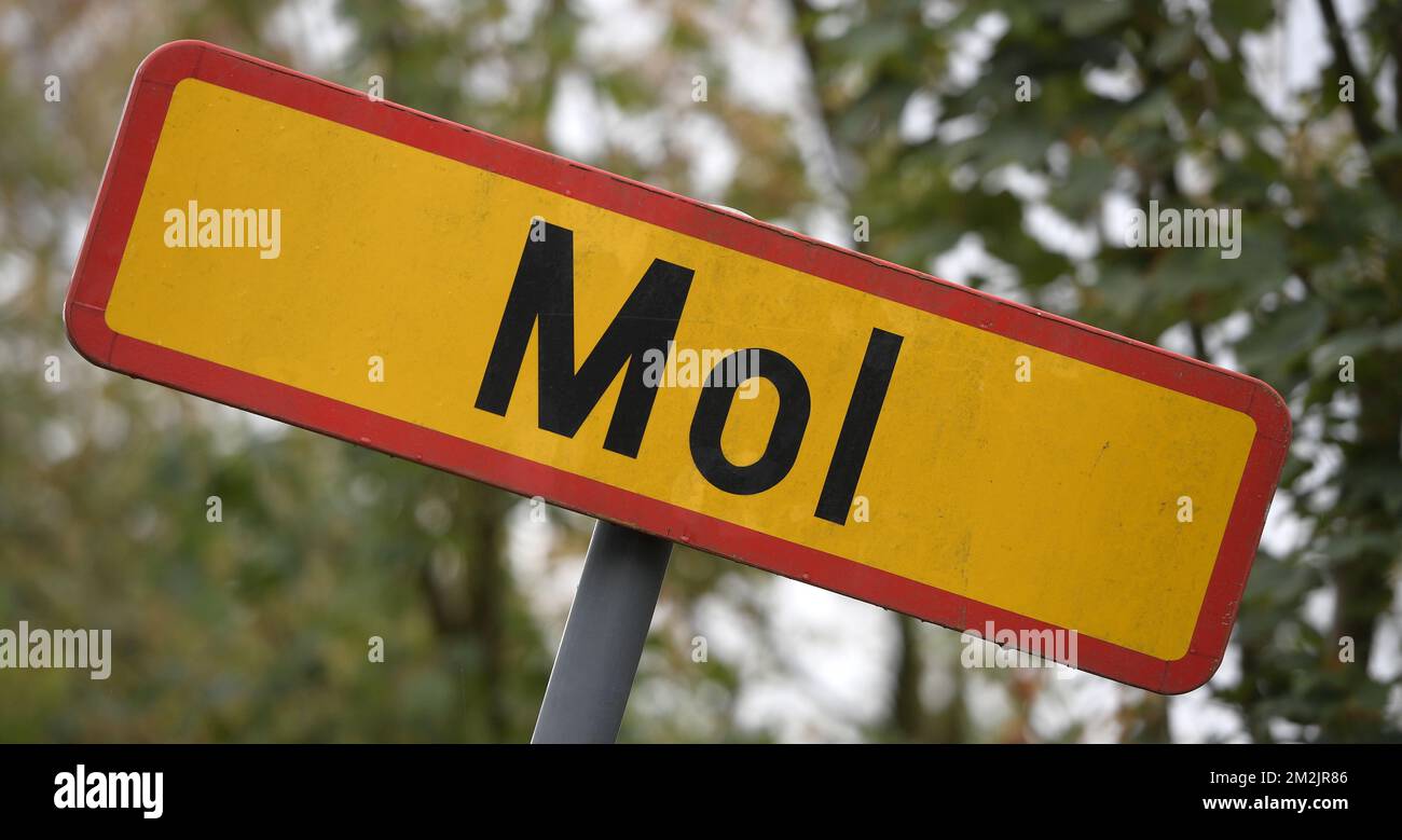 Illustration shows the name of the Mol municipality on a road sign ...