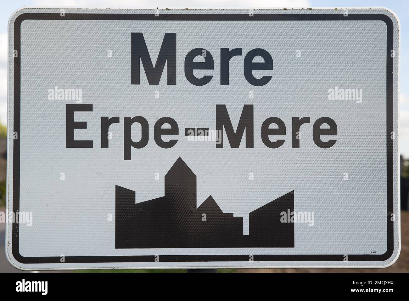 Illustration shows the name of the Erpe-Mere municipality on a road ...